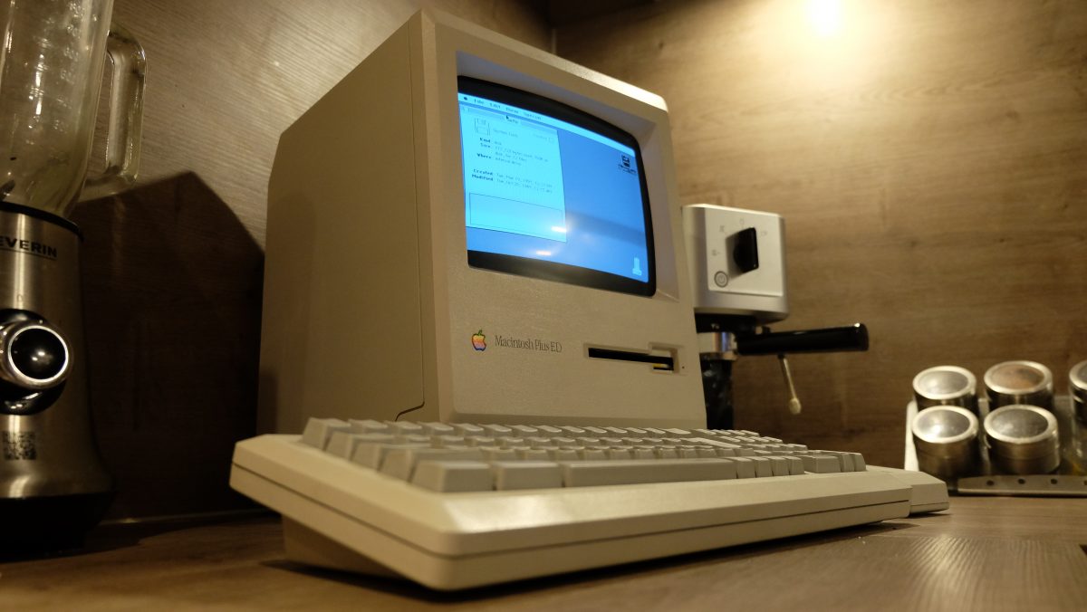Macintosh Plus ED – Never trust a computer you can't lift!