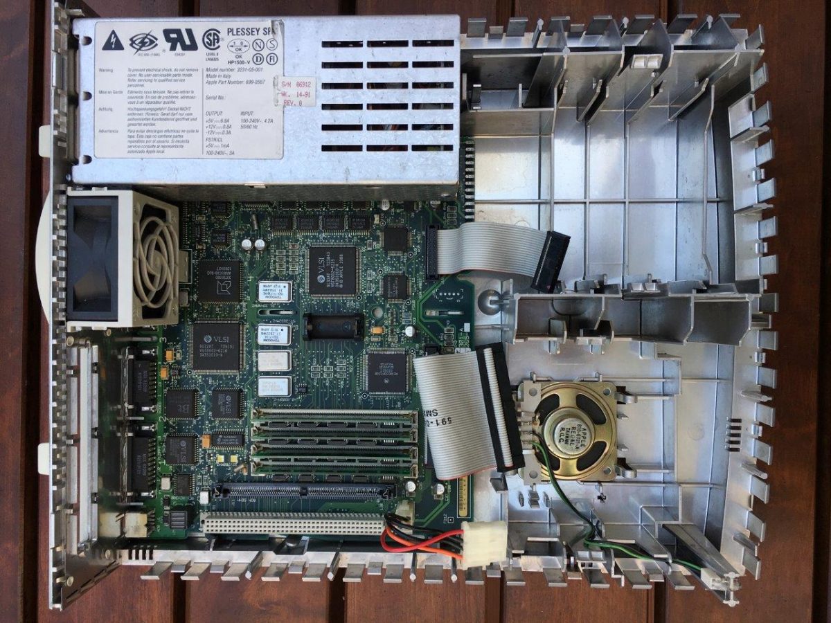 Macintosh IIsi – Never trust a computer you can't lift!