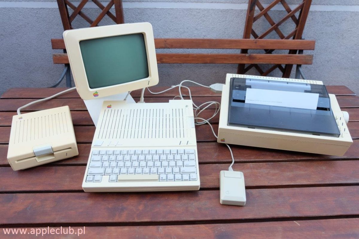 Apple IIc – Never trust a computer you can't lift!